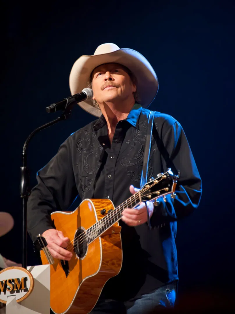 Alan Jackson to Host Tribute Concert Honoring Charlie Kirk – Music News 365