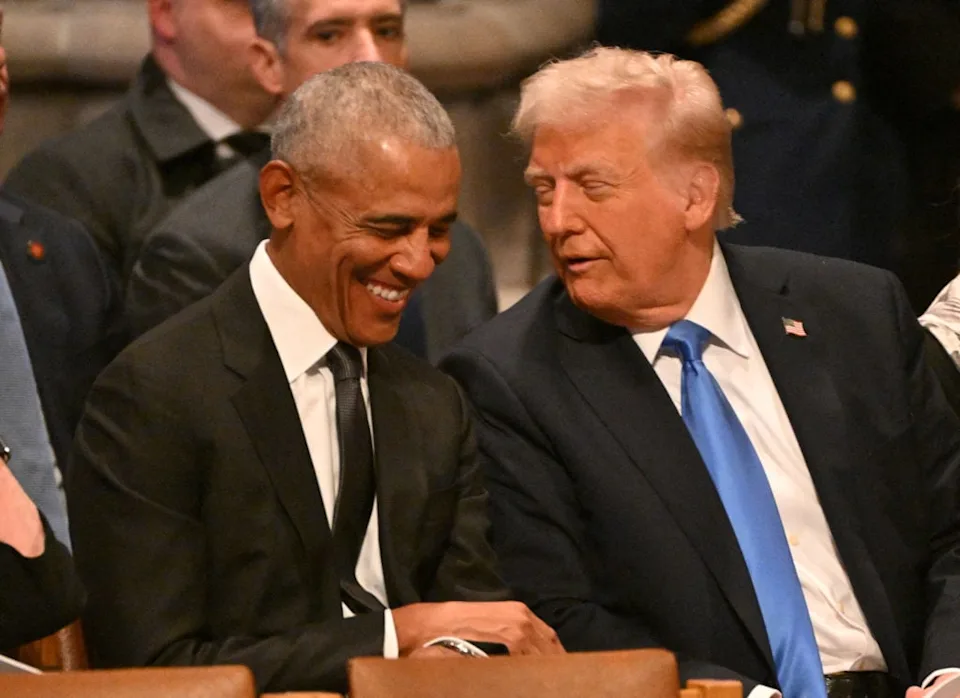 Trump MOCKED Obama’s Grades — Obama Read Trump’s Transcript, the Crowd ...
