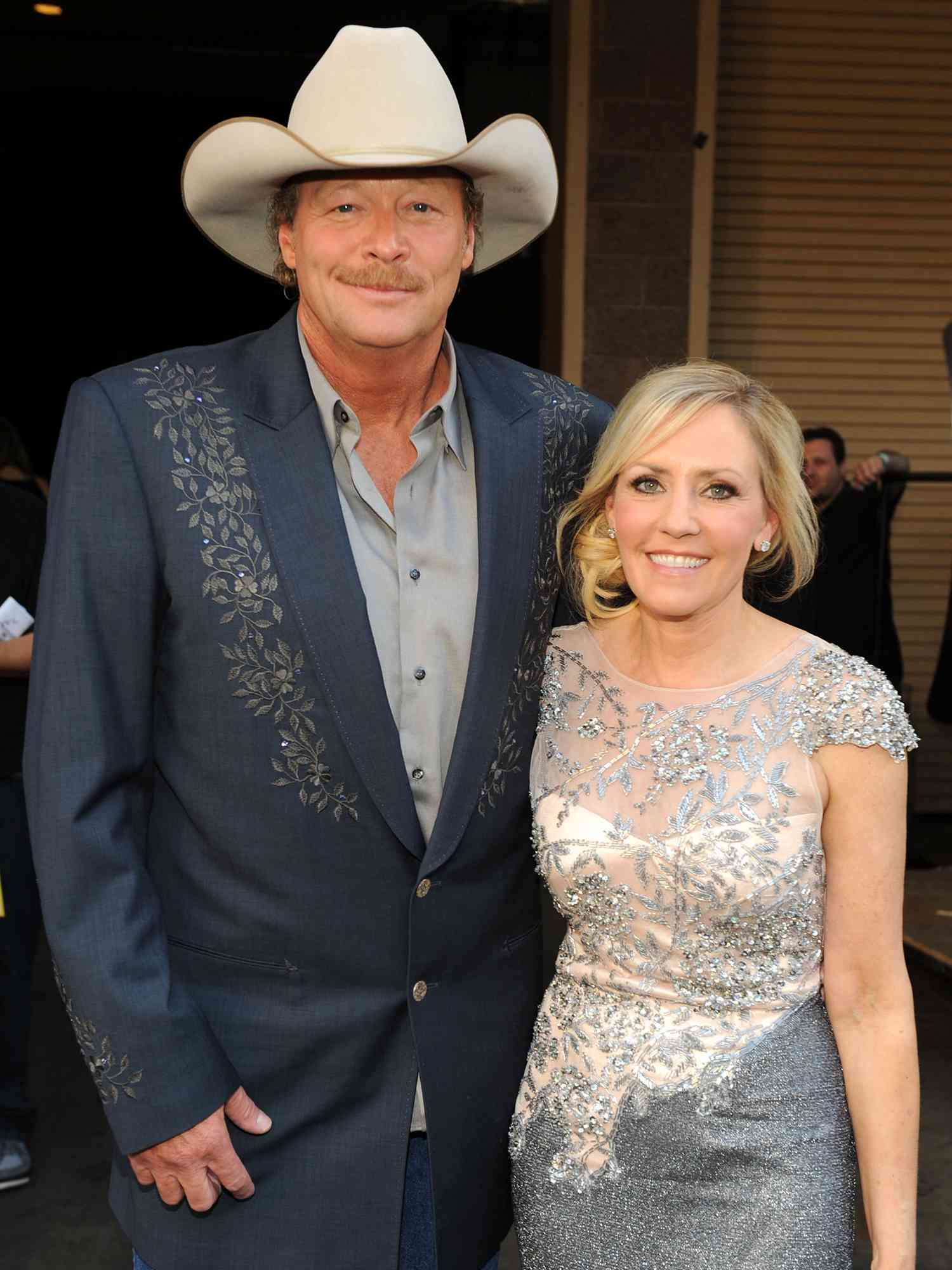 THE FINAL SUNSET OF HIS WIFE: ALAN JACKSON CANCELED EVERYTHING JUST TO ...